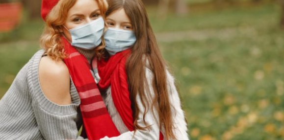 ΓΙΑΤΙ ΤΑ ΠΑΙΔΙΑ ΠΑΡΟΥΣΙΑΖΟΥΝ ΗΠΙΟΤΕΡΑ ΣΥΜΠΤΩΜΑΤΑ ΑΠΟ ΤΗΝ COVID-19; ΝΕΑ ...