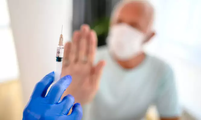 Εμβόλιο κατά της γρίπης: Πότε δεν πρέπει να το κάνετε, σύμφωνα με τον ...
